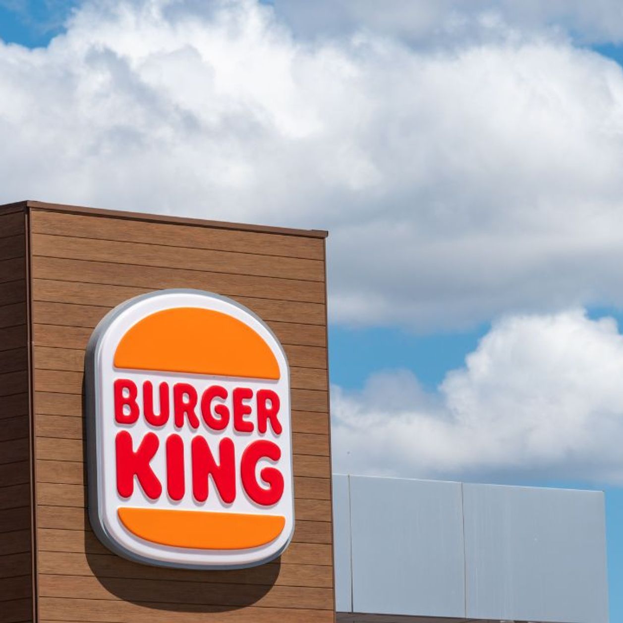 « 5 steaks, 8 tranches de fromage et 4 de bacon » : Burger King frappe ...