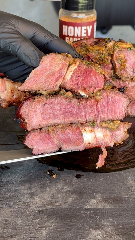 Man makes perfectly cooked steak sandwiches