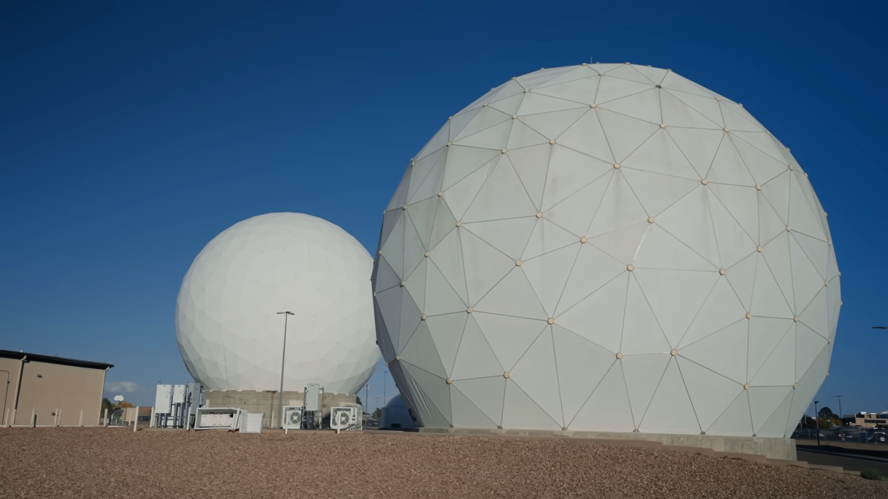 Watch how the United States detects missiles from 22,000 miles away ...