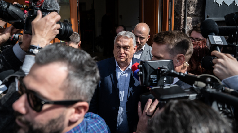 „Egyik kézben kőműveskanál, a másikban kard” – Orbán Viktor röpiratban ...