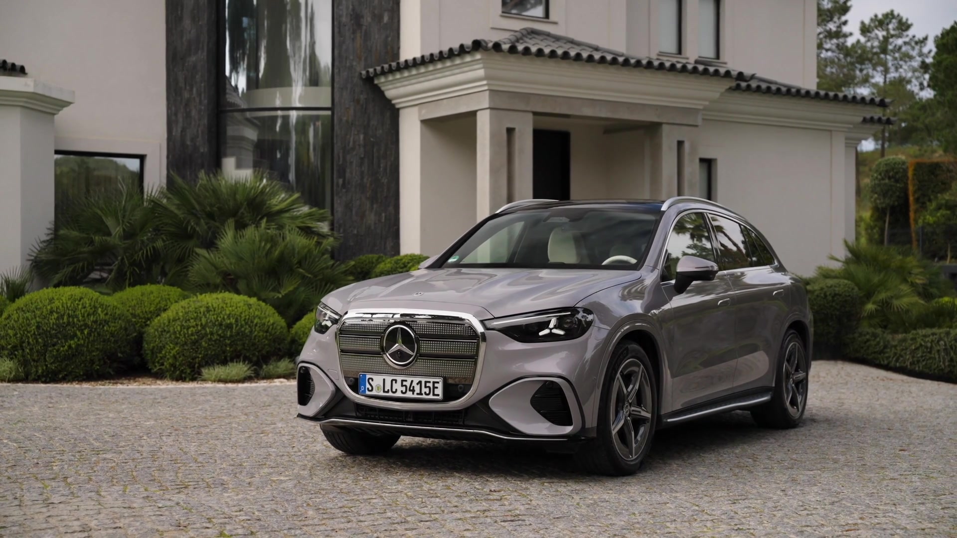 Mercedes-Benz GLC 400 4MATIC with EQ Technology Design Preview in ...