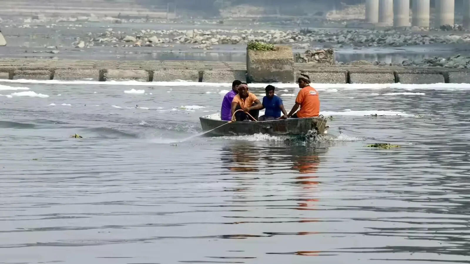 नोएडा अथॉरिटी समेत 10 विभाग जिम्मेदार, CPCB ने सुप्रीम कोर्ट में रखी ...