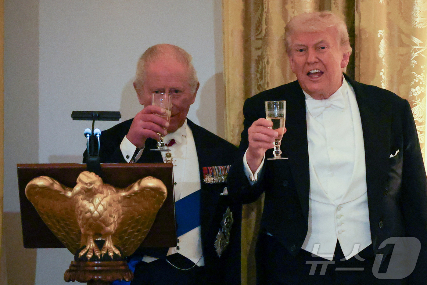 '막말꾼' 트럼프 잡은 찰스 3세…위트 가득 풍자 '외교의 진수'