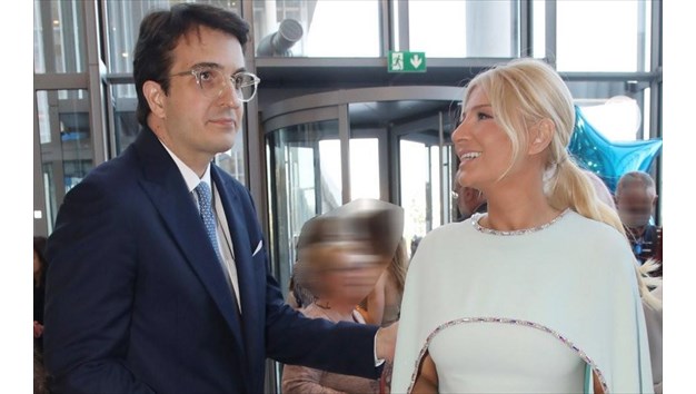 Η Φαίη Σκορδά με την πιο εντυπωσιακή κάπα - για καλό σκοπό