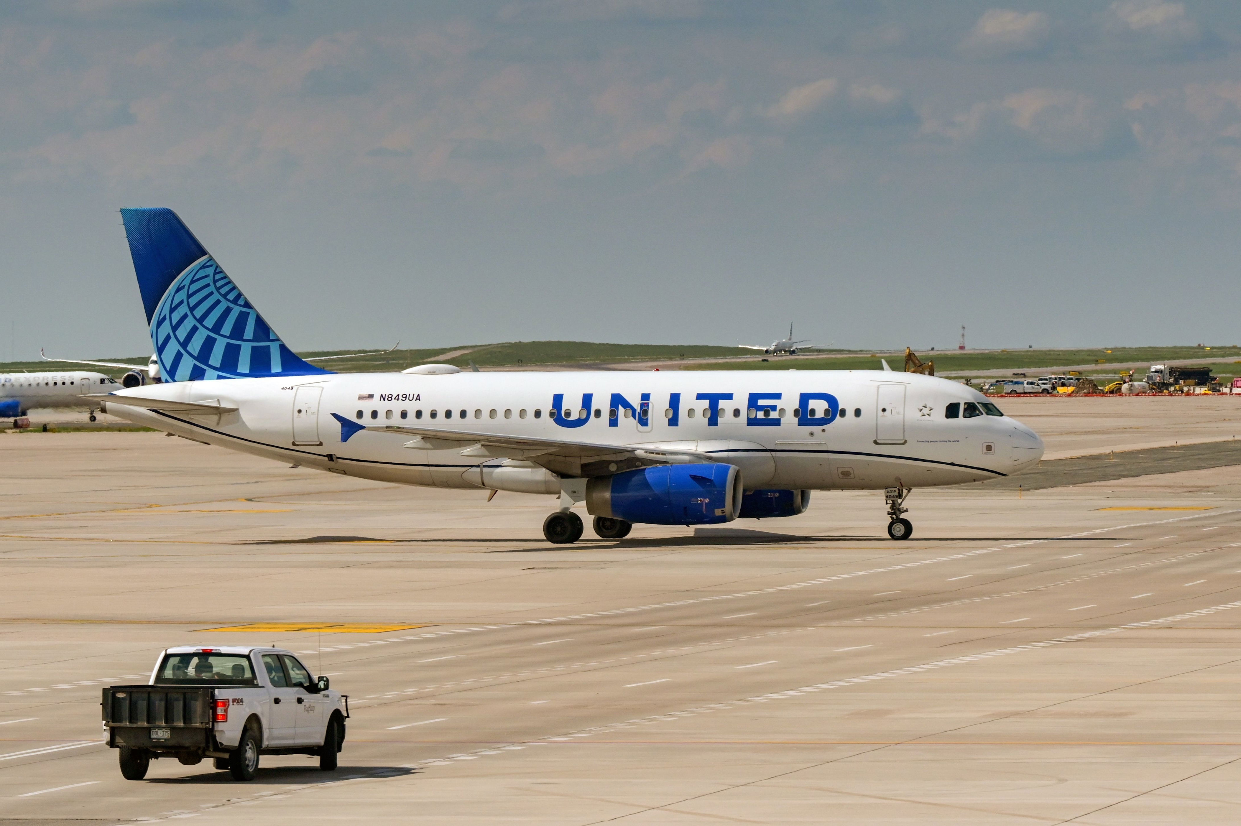 United Airlines holds yelling passengers on tarmac for 5 hours with ...