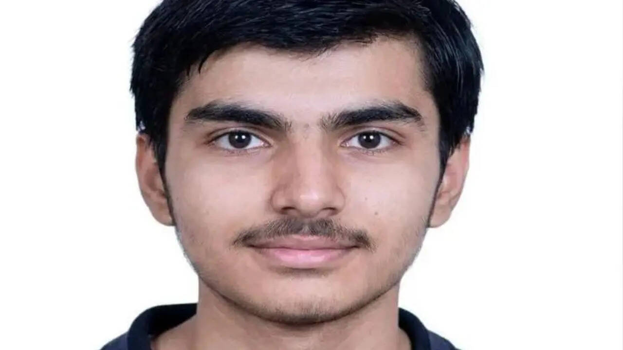 'I am dying, my body will be in room': IIT-Kharagpur student hangs self ...