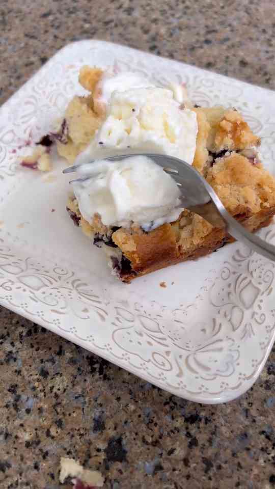 What makes this homemade cobbler so irresistible