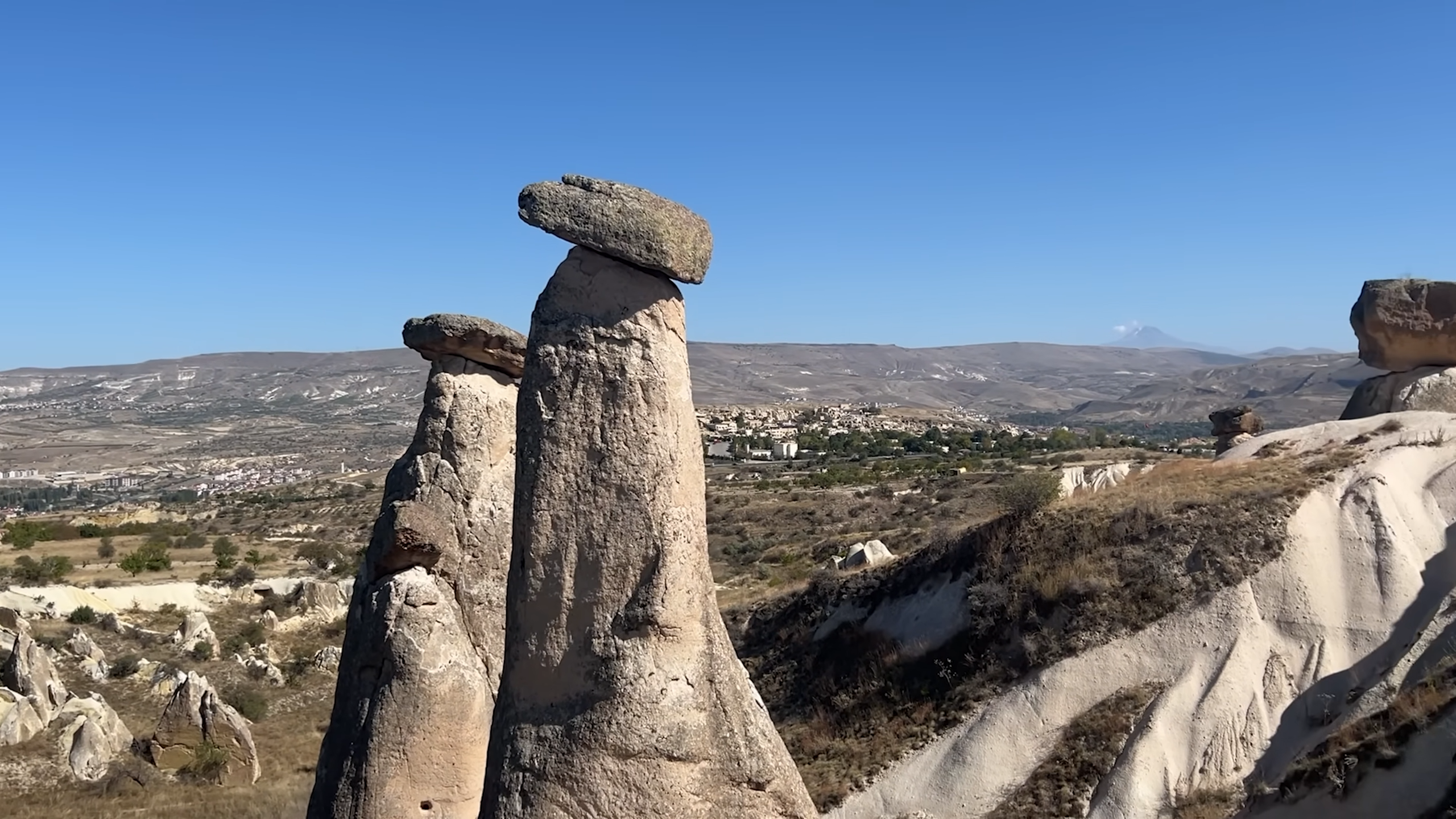 20,000 people lived underground here... and no one knows who built it