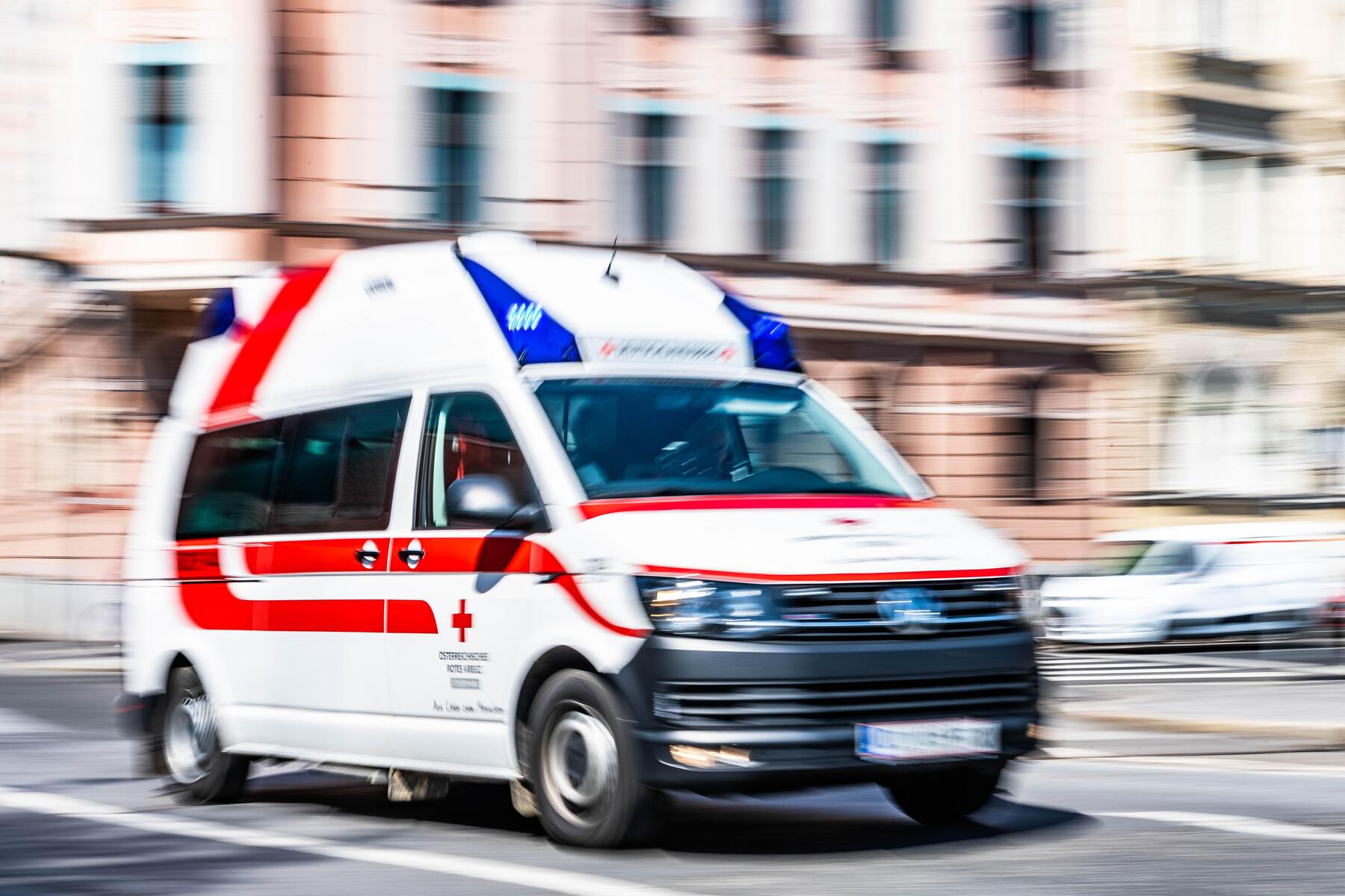 Uganda-Rückkehrerin zeigte Ebola-Symptome: Von Linz nach Wien überstellt