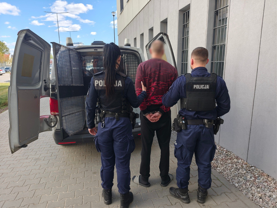 Strzelał z pistoletu gazowego w auto i do przechodnia. Czy 40-latek z ...