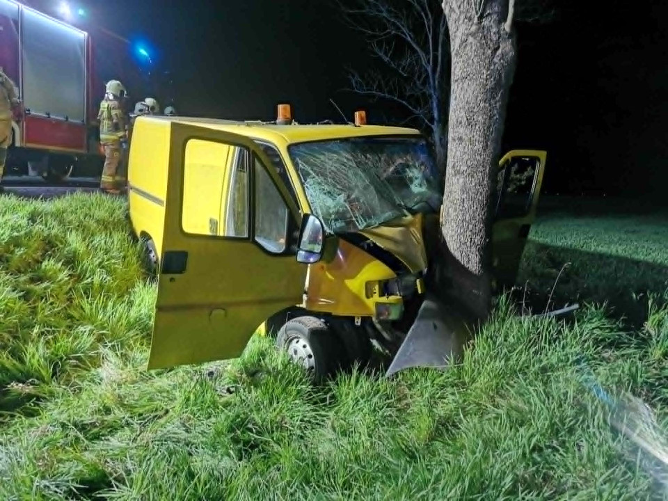 Poważny wypadek na trasie pomiędzy Kotowem i Ptaszkowem. Kierowca busa ...