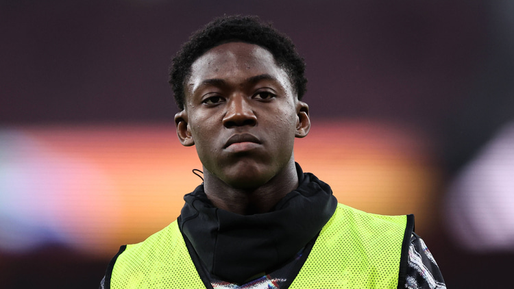 Official: Kobbie Mainoo signs new Man Utd contract