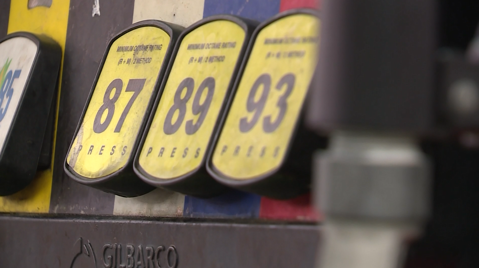 Gas prices rise again, average price per gallon now above $4 across ...