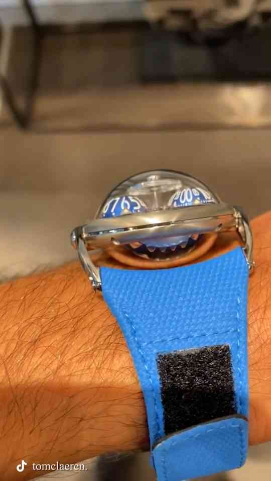 The MB&F HM10 Bulldog isn't just a watch; it’s a living, breathing ...