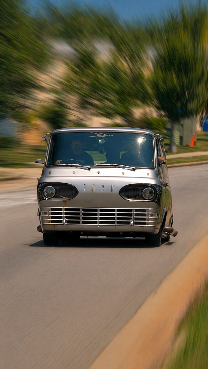 Classic van turns into a V8 drag beast