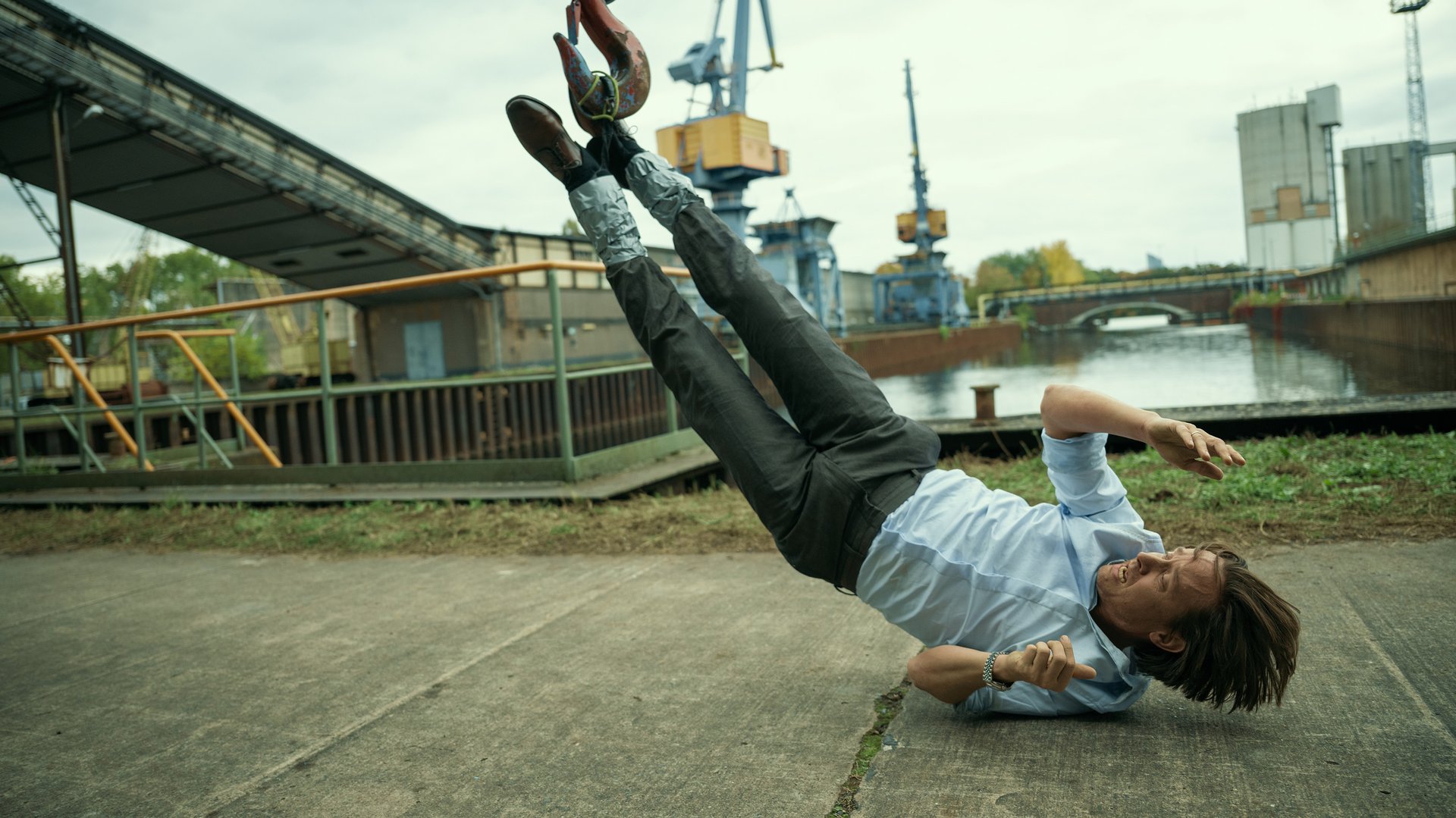 Auf Netflix wird wieder gemordet: Tom Schilling kämpft in Staffel 2 ...