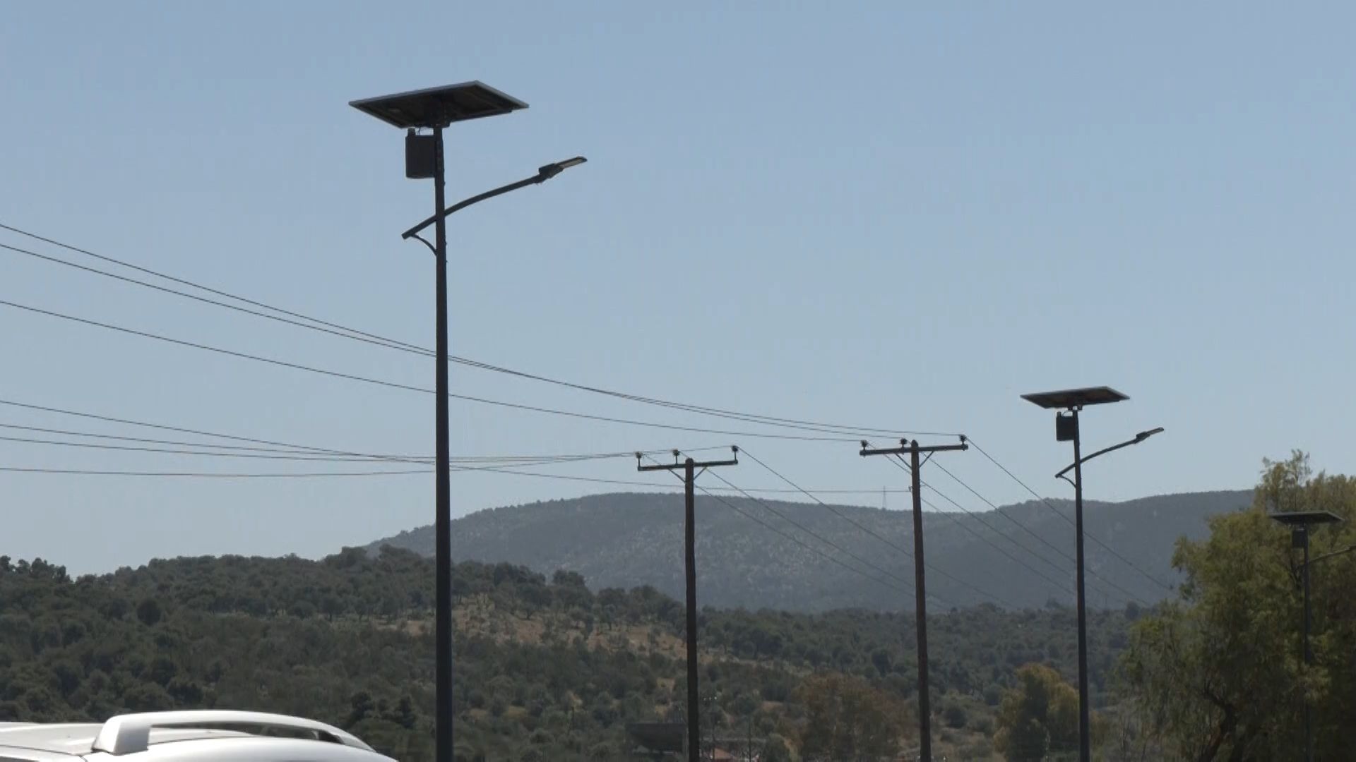 Ηλιακές κολόνες φωτισμού σε επικίνδυνους - σκοτεινούς δρόμους της Εύβοιας
