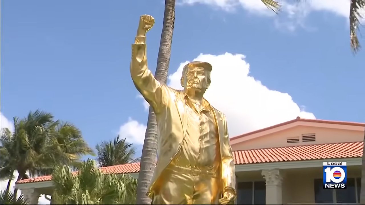 New 15ft gold statue of Trump pumping his fist in the air unveiled at ...