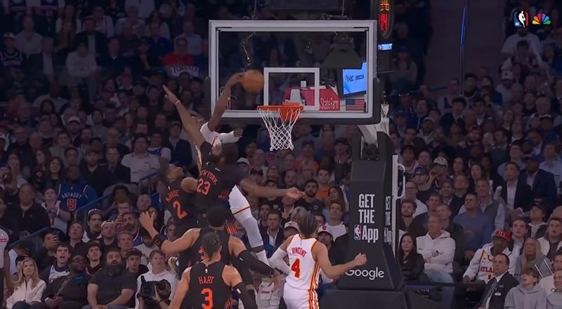 Jonathan Kuminga throws down heavy-handed alley-oop dunk over Knicks ...
