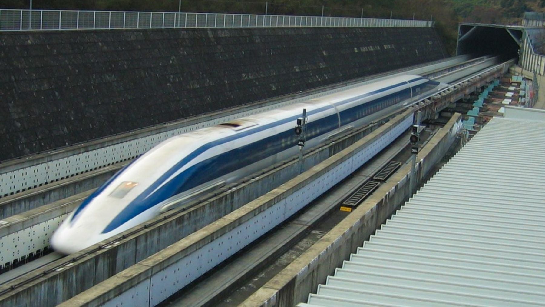 Japón desafía a la física: su tren bala alcanza los 603 km/h y podría ...