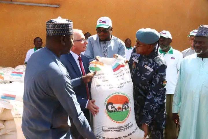 Coopération Niger-Russie : don de 20 000 tonnes d’engrais à Niamey