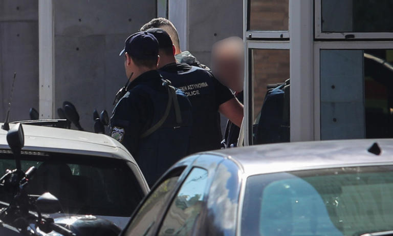 Αστυνομικός που προσποιήθηκε τον πελάτη του ξενοδοχείο έπιασε τον ...