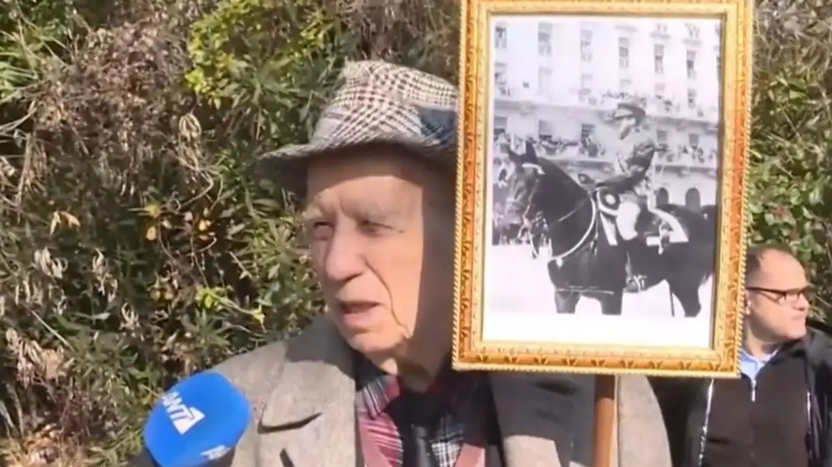 Ο 89χρονος πιστολέρο είχε εμφανιστεί και στην κηδεία του τέως βασιλιά ...