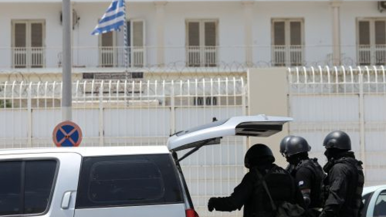 Επιχείρηση της ΕΛΑΣ στον Κορυδαλλό – Κατασχέθηκαν κινητά και ναρκωτικά