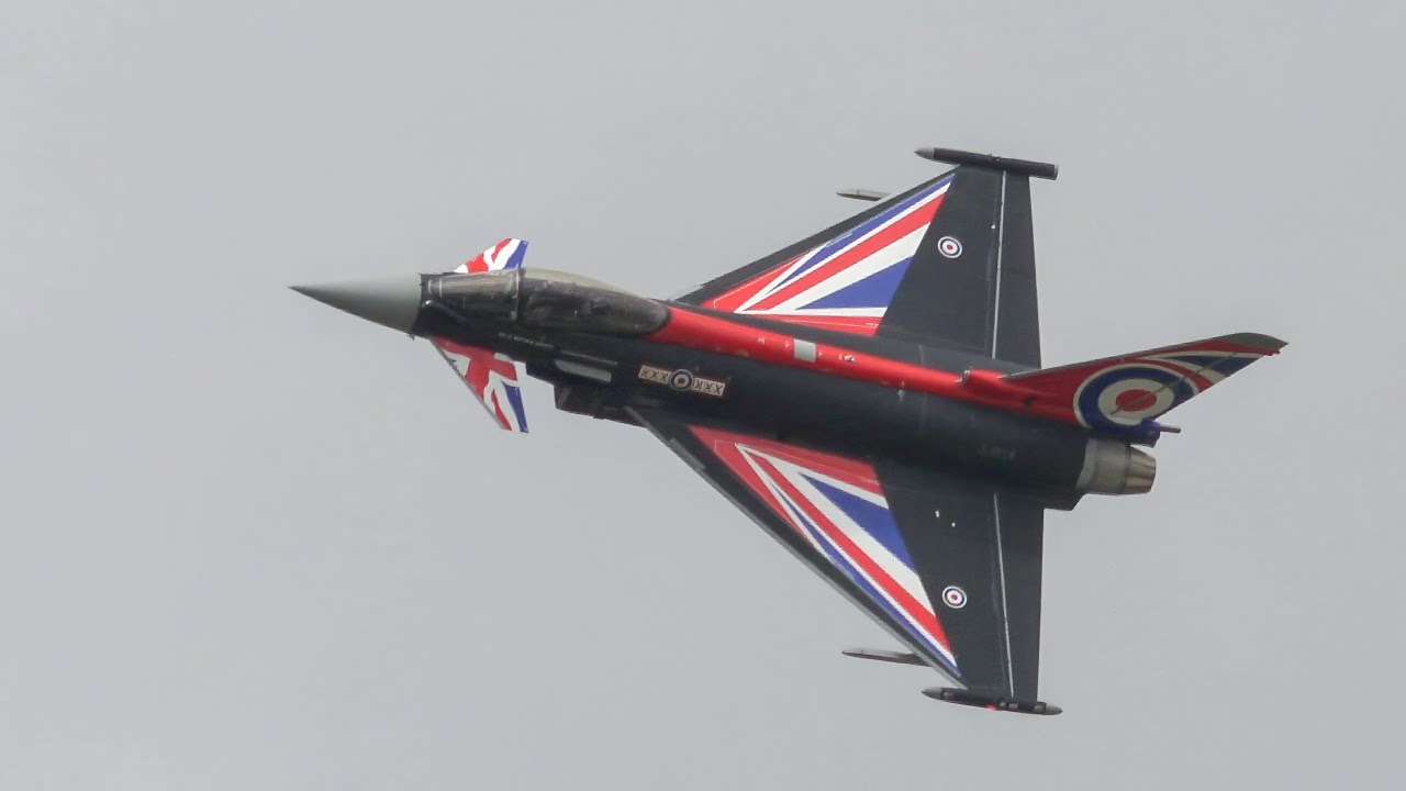 Watch this fighter jet turn on a dime - "It almost defies physics"