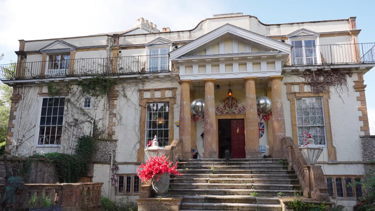 Inside a 500-year-old mansion with wild interiors