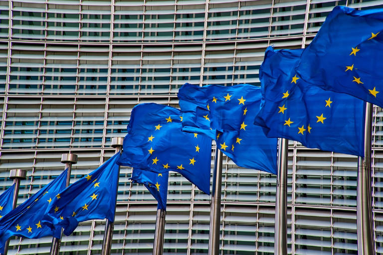 Κομισιόν: Ενισχύσεις έως 70% για καύσιμα, λιπάσματα και ενεργοβόρες ...