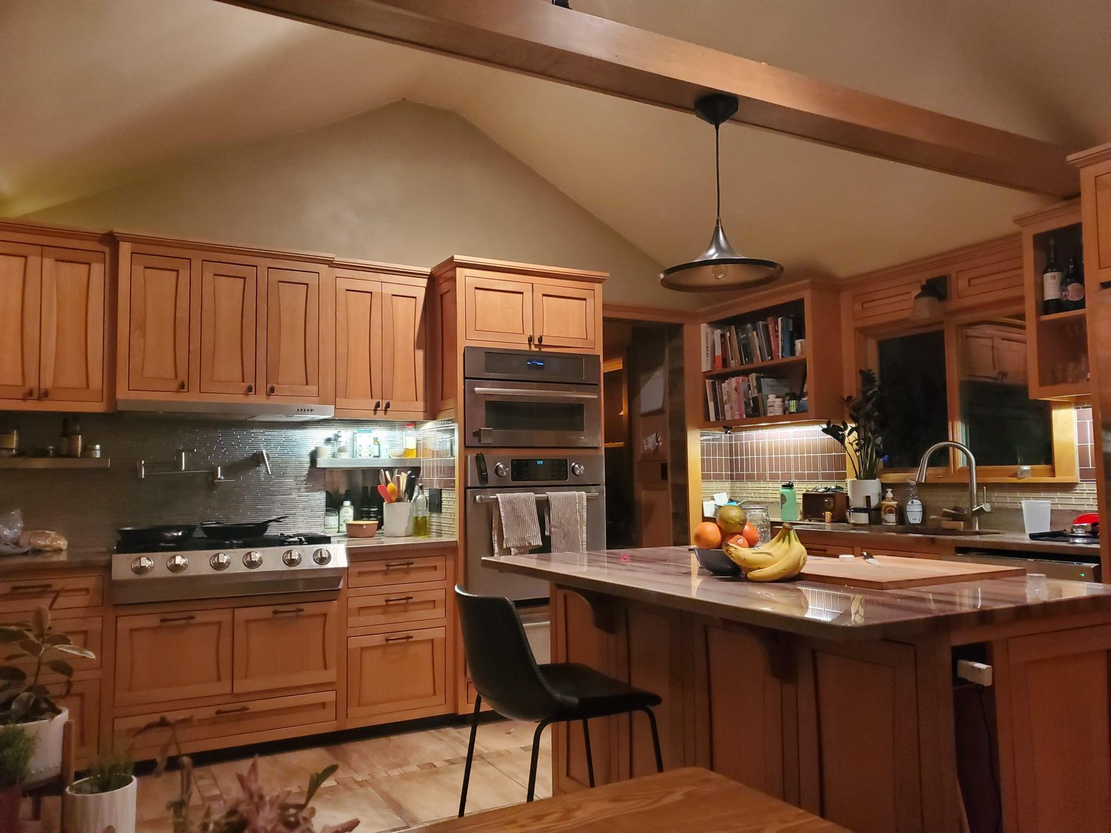 Why earth & clay colors are quietly replacing all-white kitchens