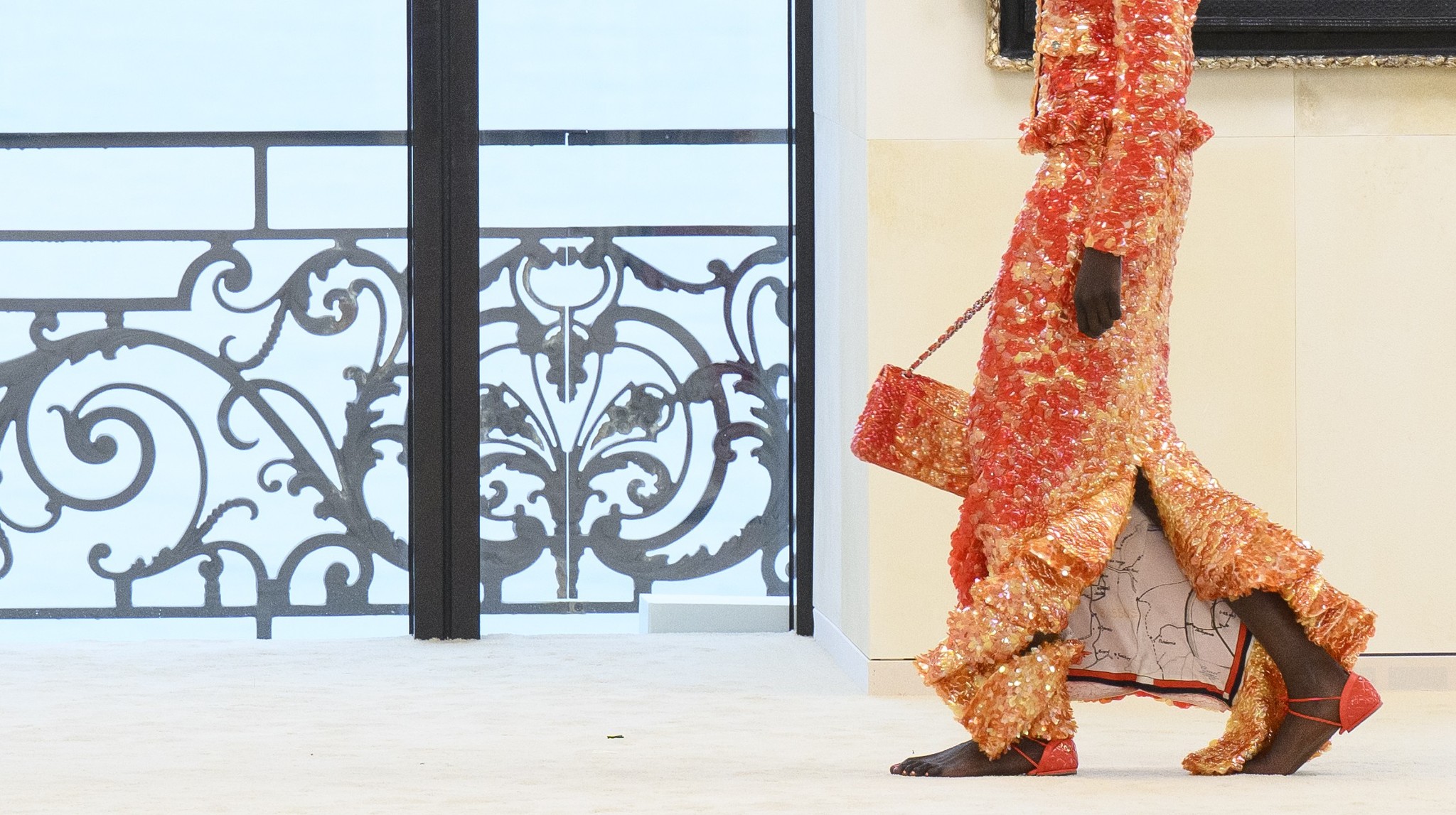 La sandalia que nadie vio venir del desfile de Chanel nos tiene a las ...