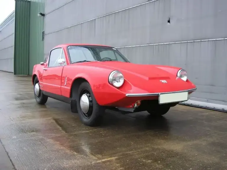 Mystery of car from photo of 1960s London was unsolved for years with ...