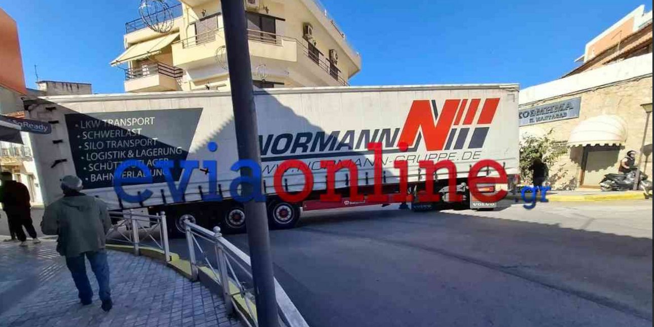 Εύβοια: Νταλίκα σφήνωσε σε δρόμο λόγω... GPS - Έκοψαν κάγκελο για να ...