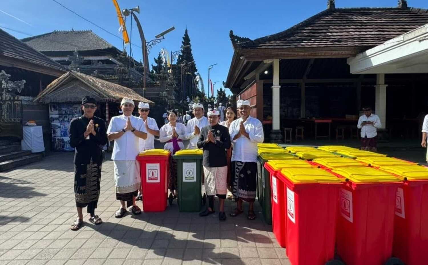 ITDC salurkan bantuan tong sampah untuk dukung kebersihan karya IBTK di ...