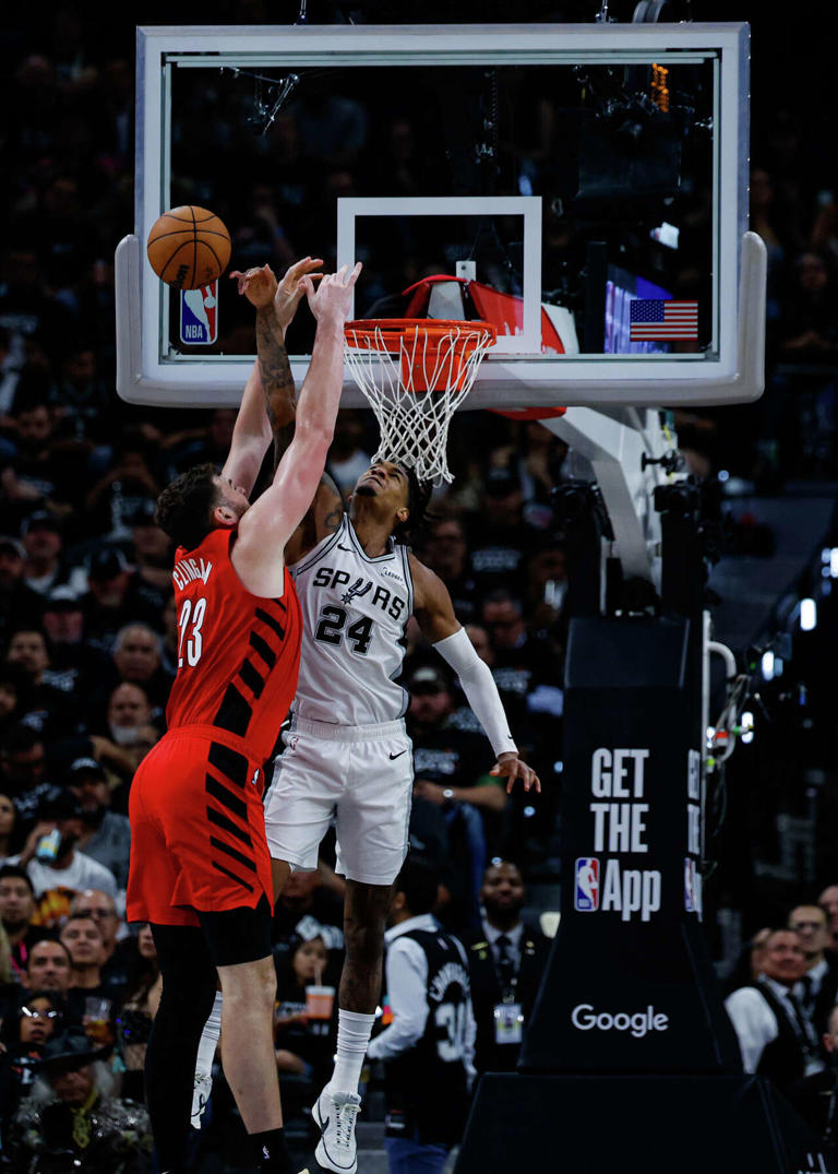 Spurs beat Trail Blazers in Game 5, advance to second round