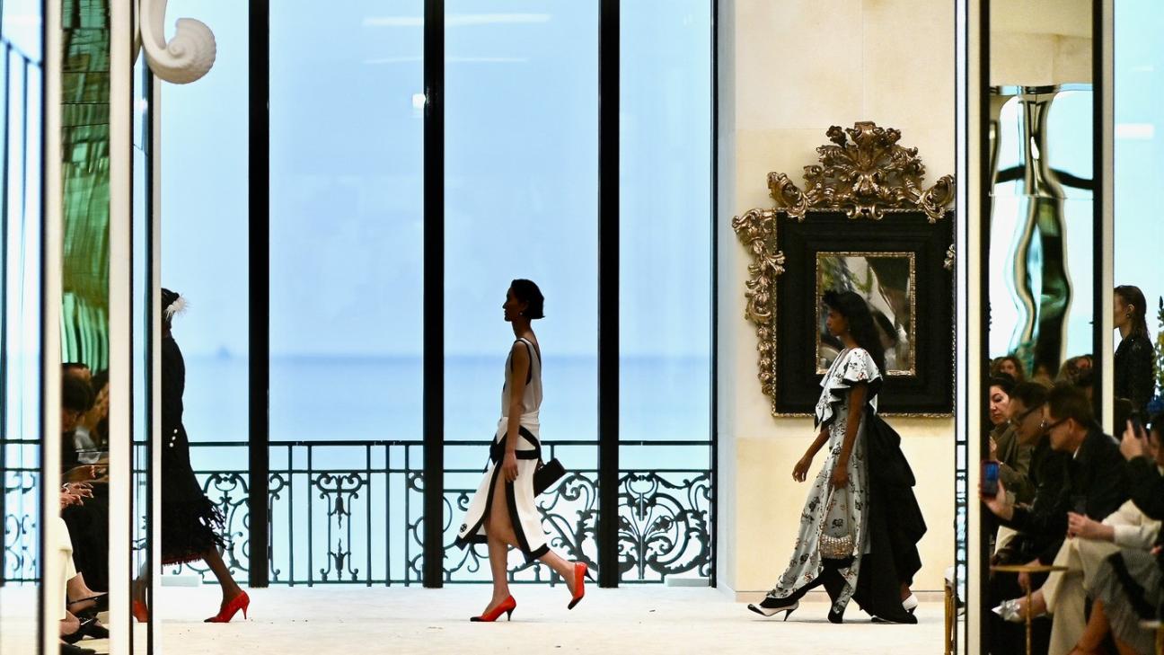 100 χρόνια Little black dress: Η Chanel το επανασυστήνει με ένα ...