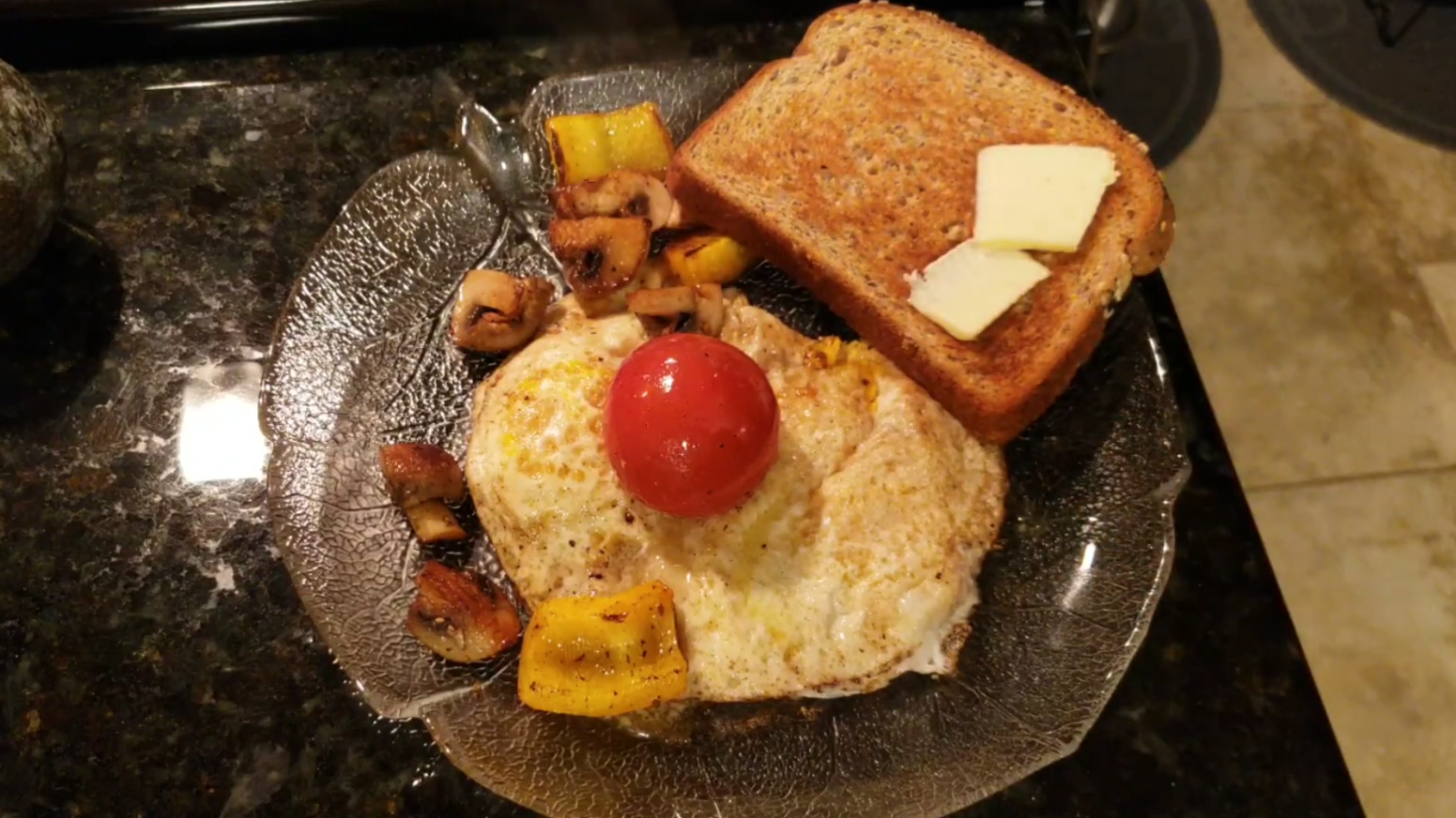 I tried cooking eggs with peppers and mushrooms… worth it