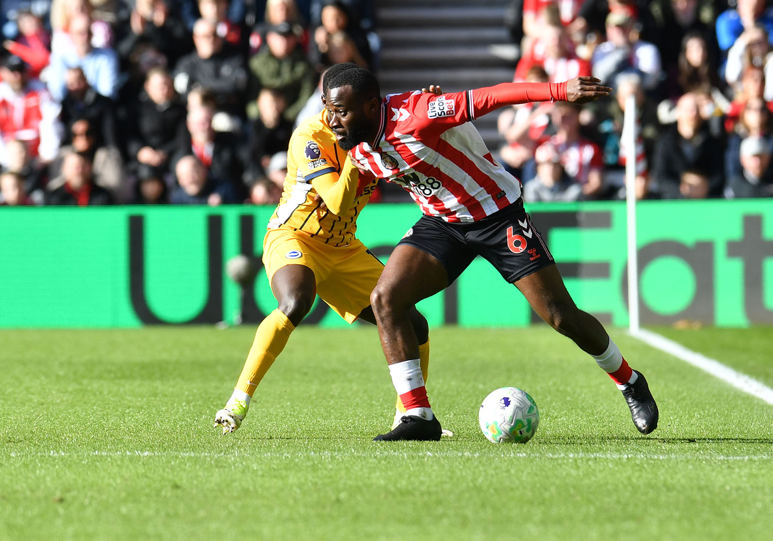 Régis Le Bris issues update on Lutsharel Geertruida's Sunderland future ...