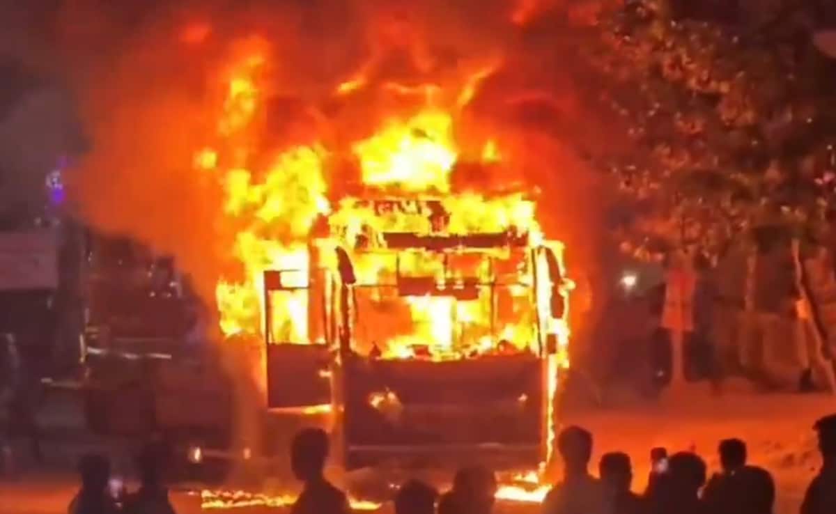 Watch: AC sleeper bus catches fire in Hyderabad's KPHB area, passengers ...
