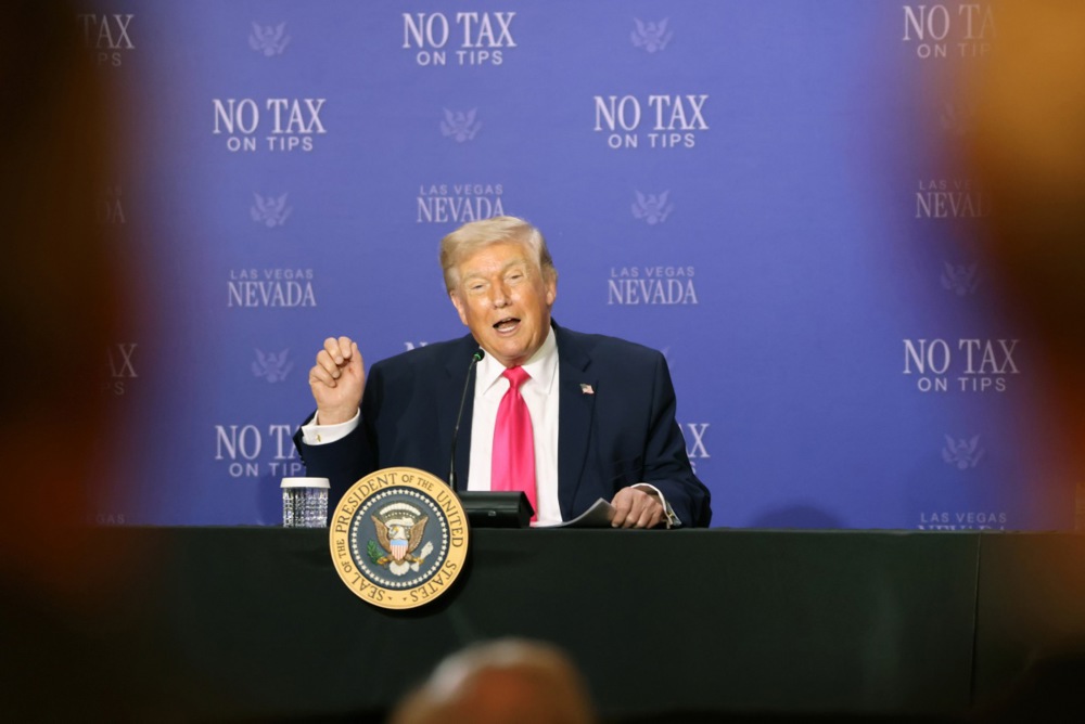 Teheran tak jua menyerah, Trump: AS akan umumkan kemenangan total atas ...