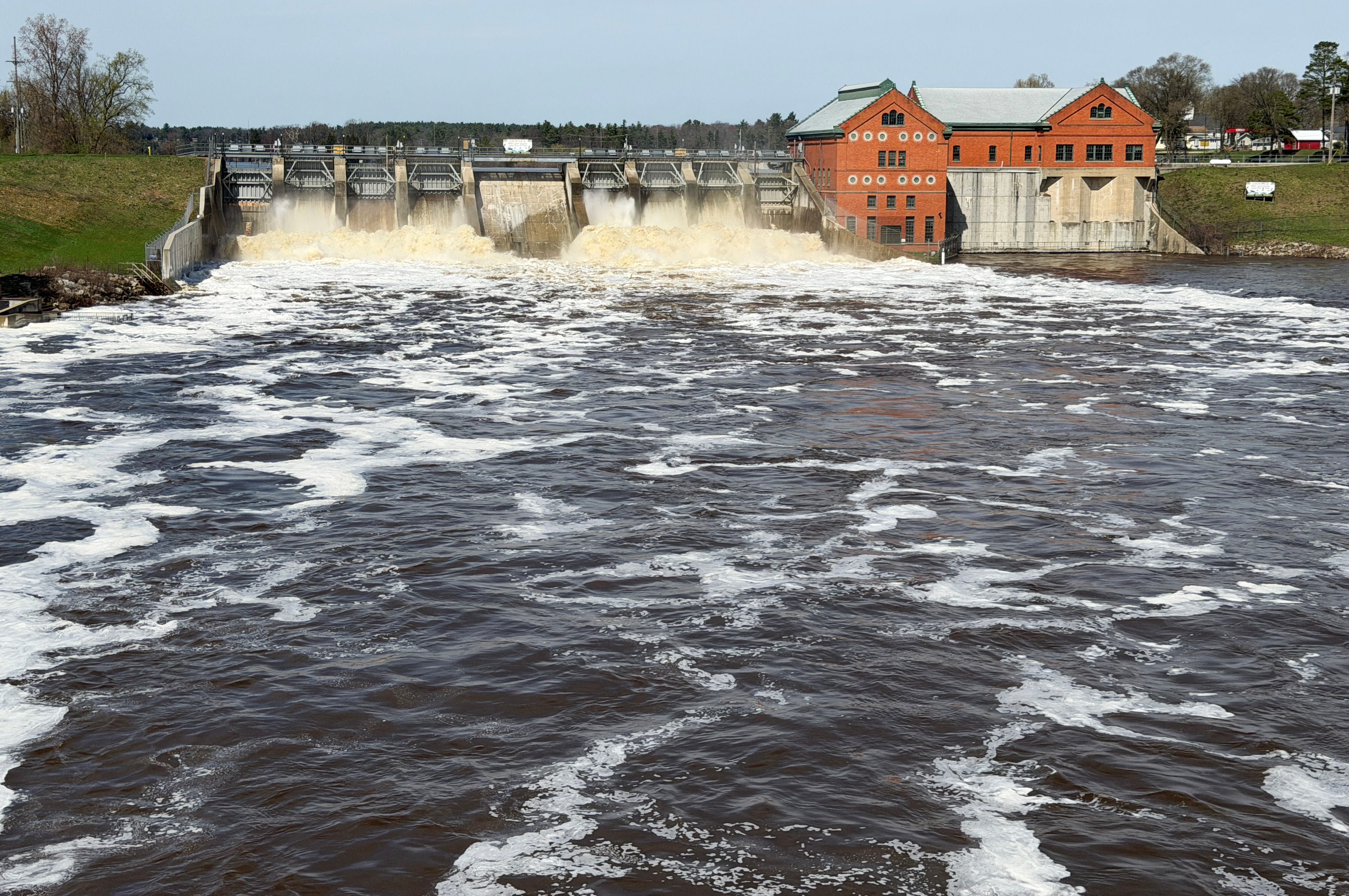 As aging Michigan dams meet unprecedented spring floods, money runs dry