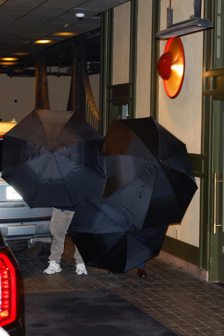 Taylor Swift and Travis Kelce make low-key entrance to Casa Cipriani ...