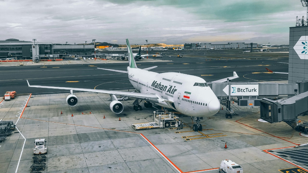 Airlines cancel flights as Iran war tightens jet fuel supply and lifts ...