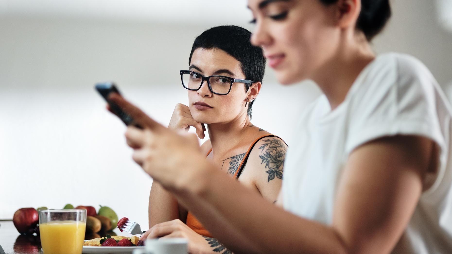 The warning signs of a toxic friendship and how to deal with it