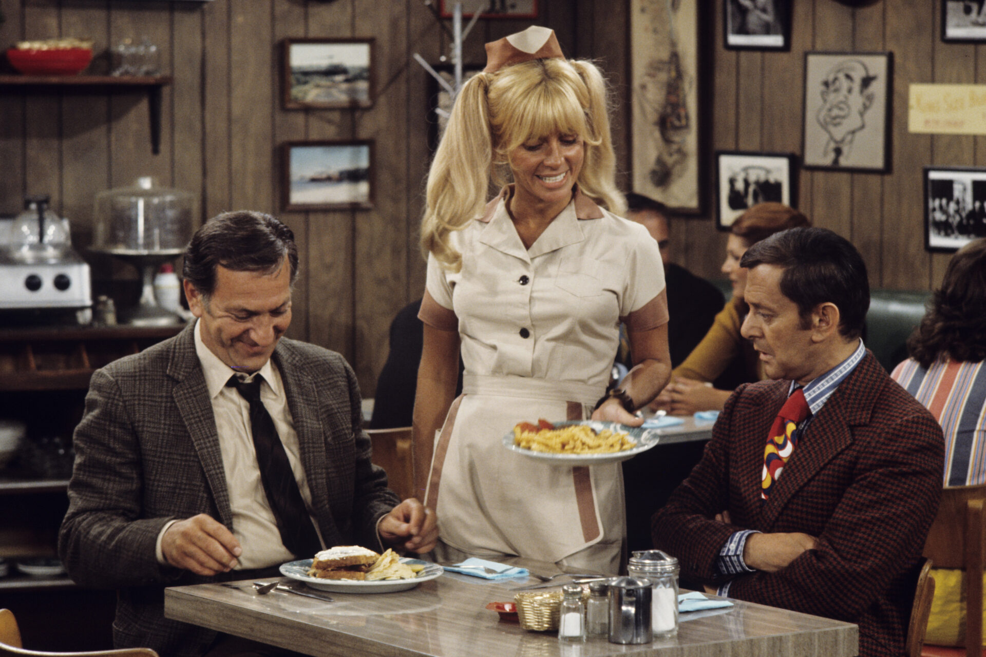 Joy Harmon dies