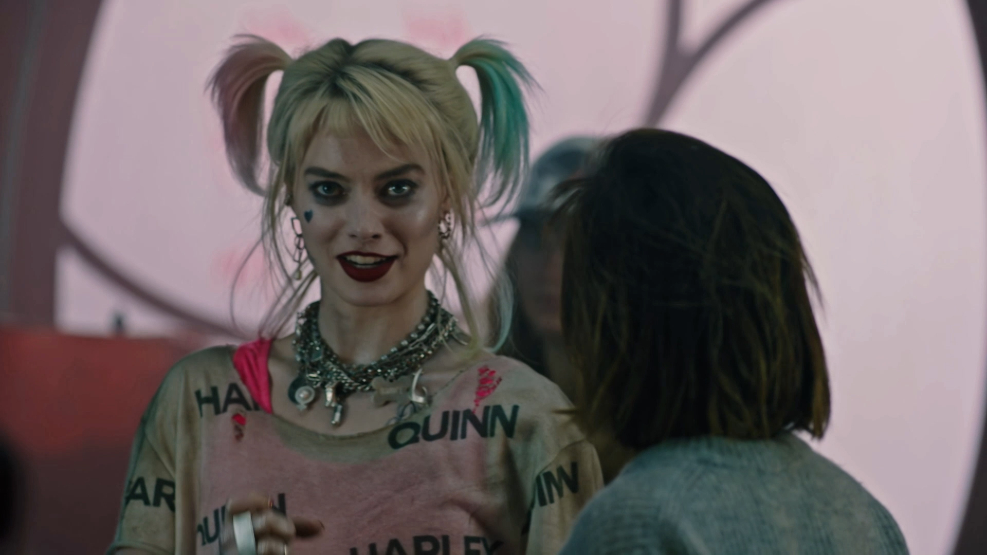 Por dentro do treinamento que esculpiu o famoso visual da Harley Quinn