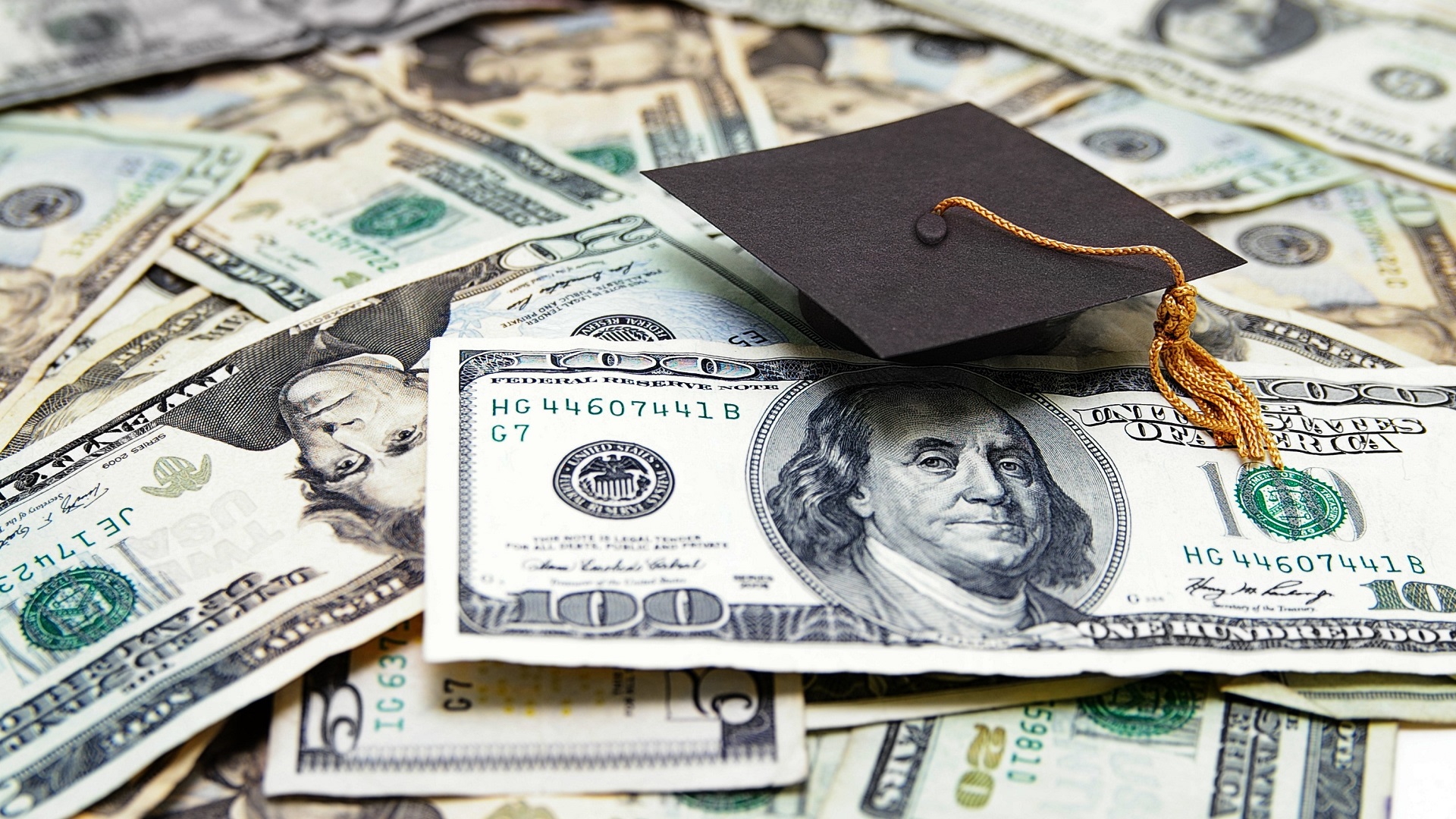 The $25K salary gap new college grads don't see coming