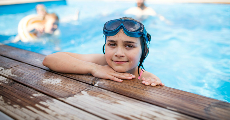 Retired couple allow 6 and 9-year-old neighbors to use swimming pool ...